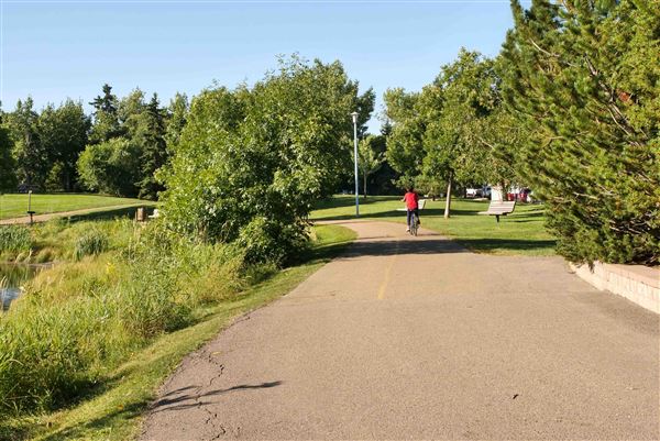 Locations Hub - Broadmoor Lake Park