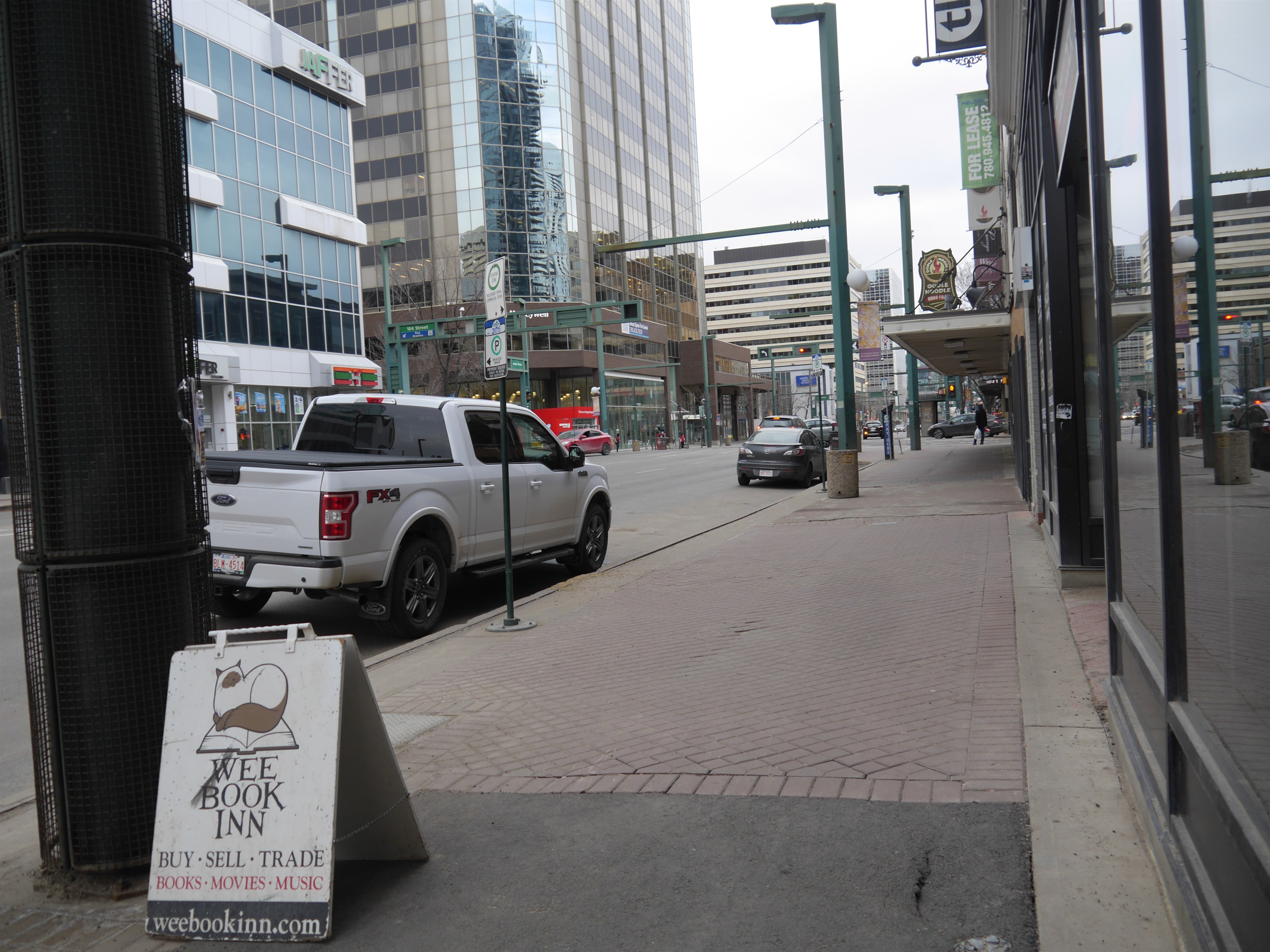 Locations Hub - Wee Book Inn (Jasper Ave)