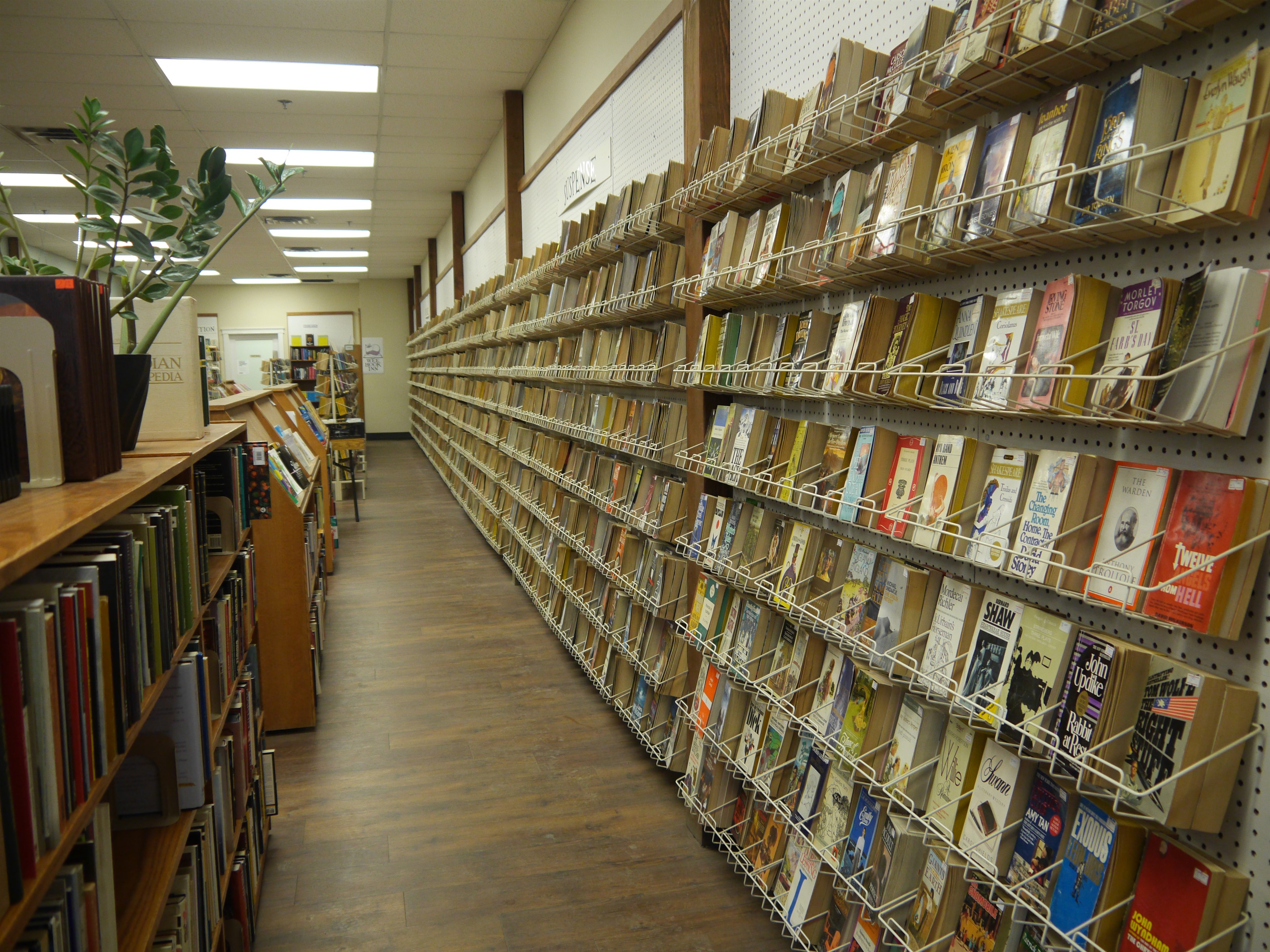 Locations Hub - Wee Book Inn (Jasper Ave)